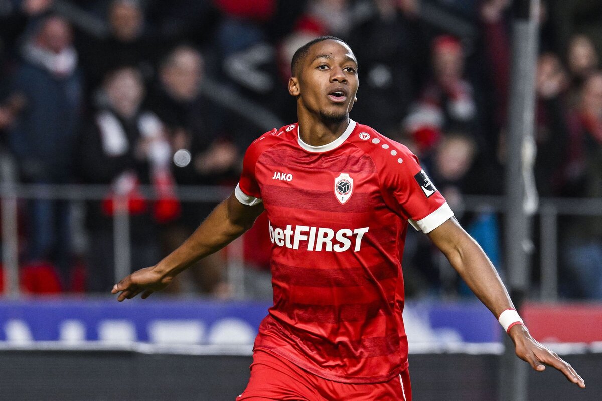 Social Media Soccer: Il Royal Atwerp crea un altro caso Bosman