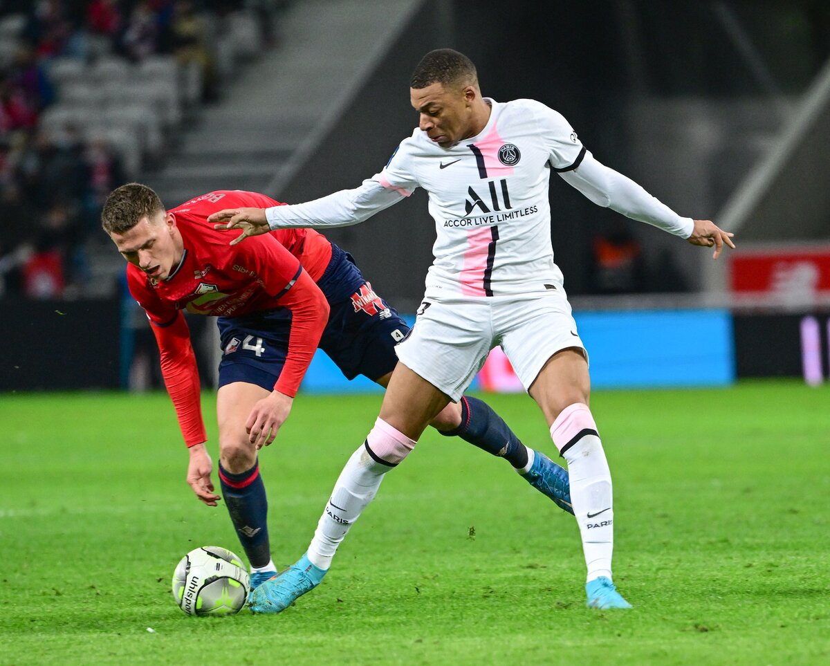 Social Media Soccer: Il PSG abbandona la maglia home e lancia il 4° kit ...